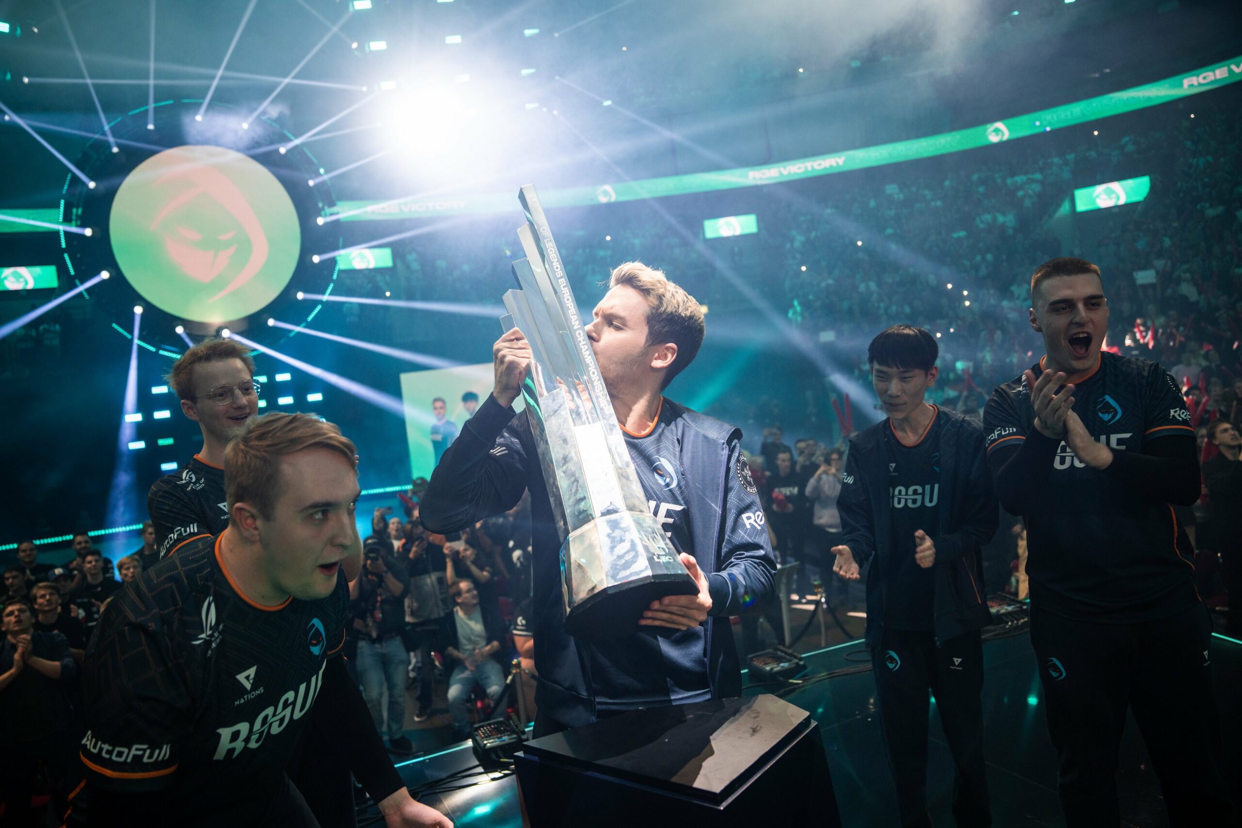 Cine este primul român din istorie campion european de League of ...