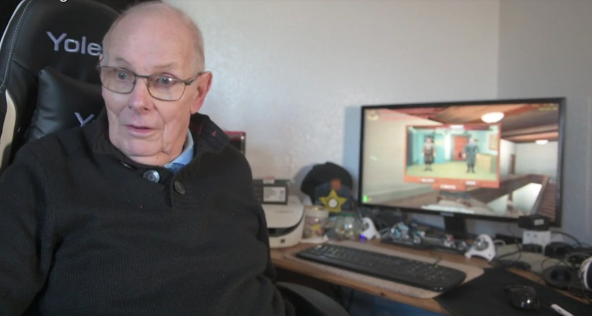 Un bărbat este gamer din anii '70. Acum, la 81 de ani, bunicul vrea să ...